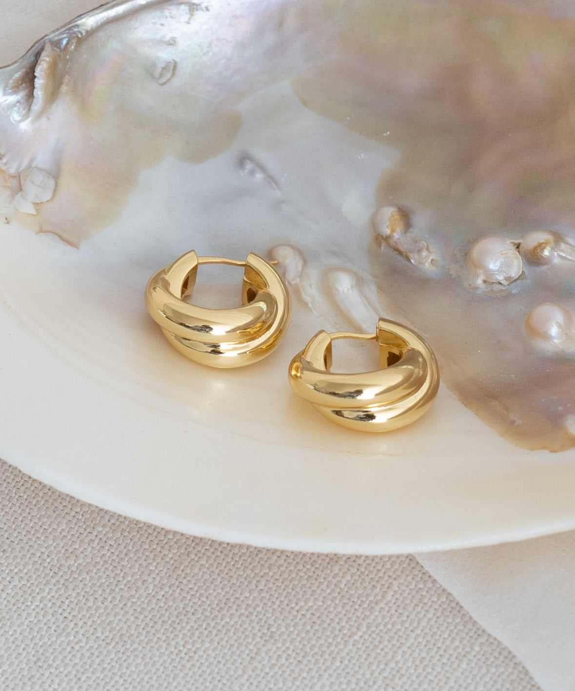 Bold Crossover Hoops – AALLYN